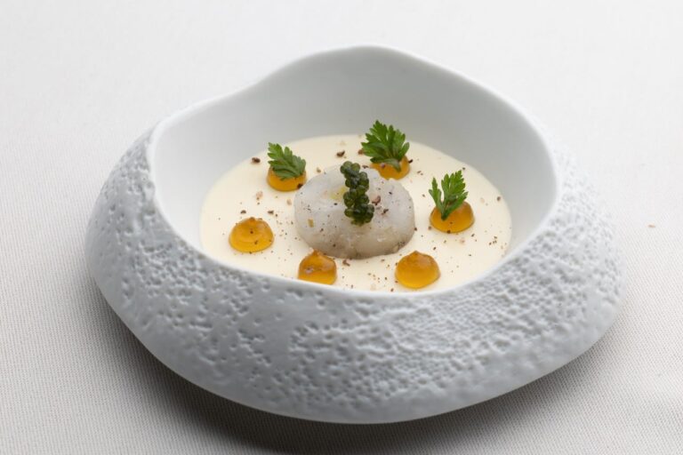 Varoulko Seaside restaurant | A Michelin Start Experience in Greece